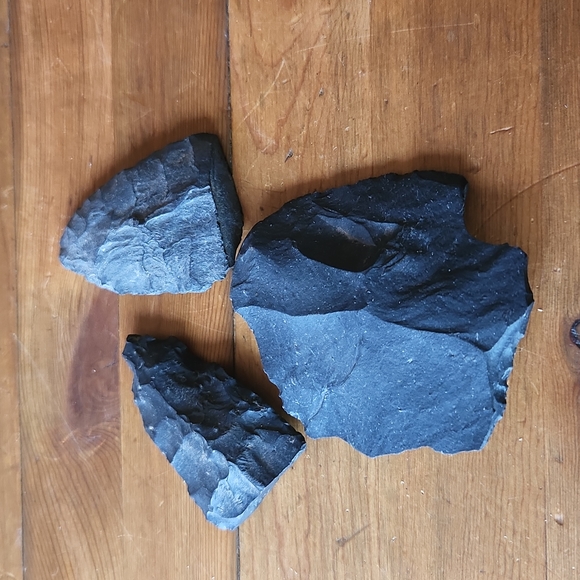 Accents | Indian Artifacts Nebraska Black Stone Arrows 2 Scaper 25 ...